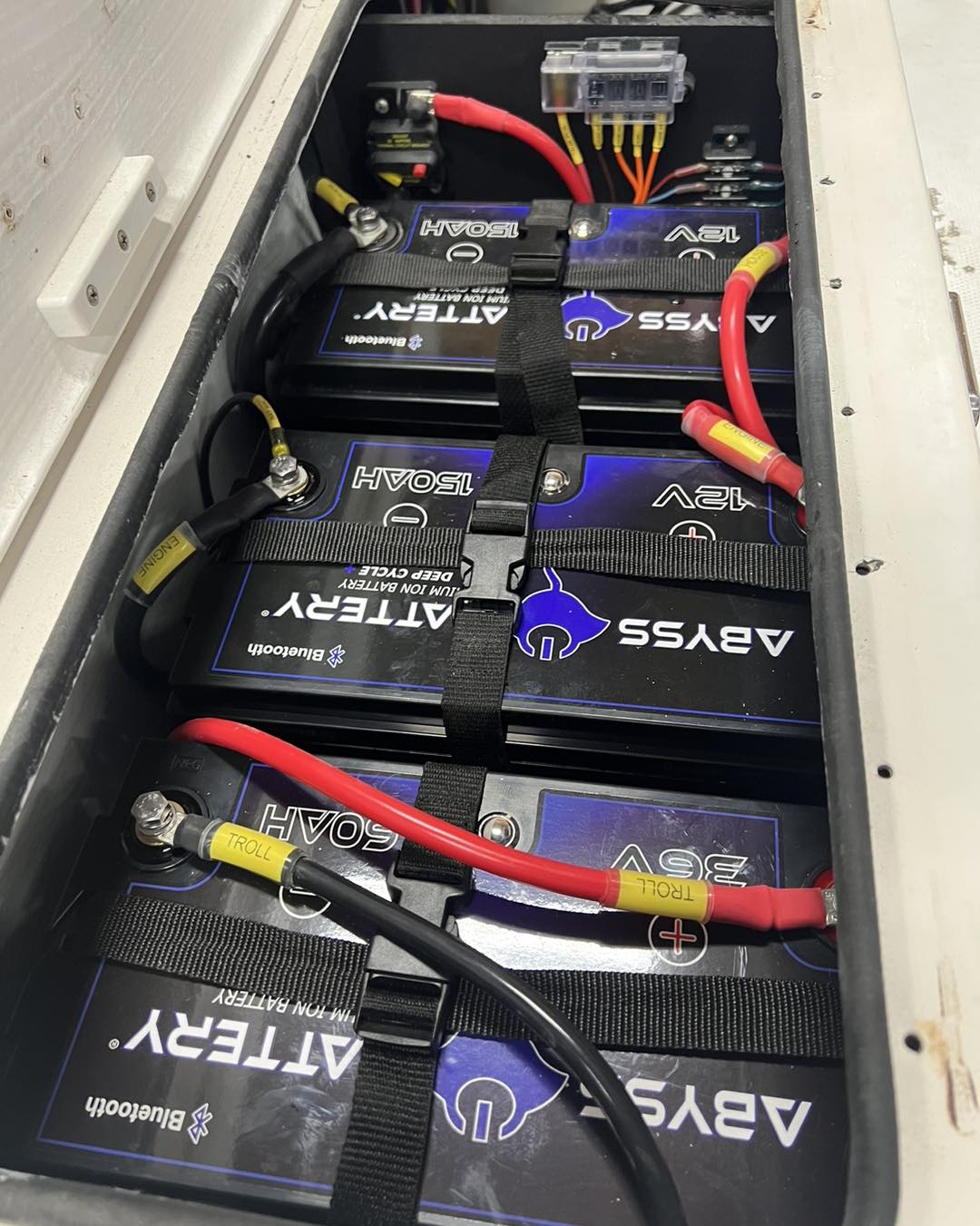Best Marine Battery: Dual Use, Starting, and Deep Cycle Batteries Reviewed